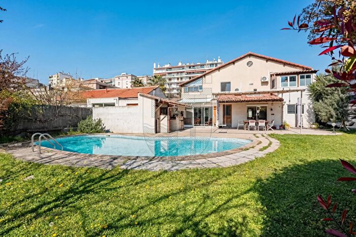 Maison à vendre - Marseille e , Malpassé - 5 pièces - 5 chambres