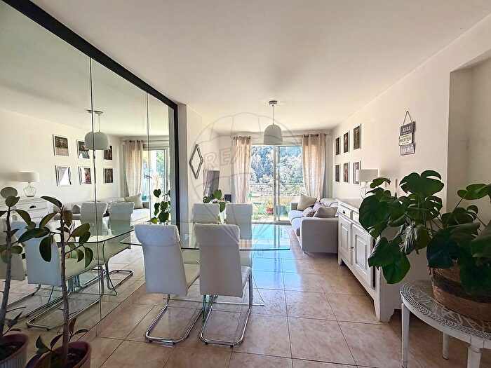 Nice, Corniche Fleurie : Appartement 3 pièces à vendre