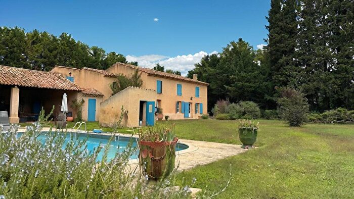 Maison à louer - Cucuron - 5 pièces - 4 chambres