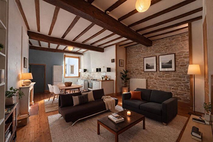 Appartement à louer - Mâcon - 4 pièces - 3 chambres