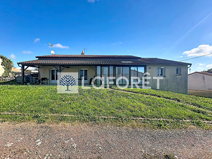 Saint-Jean-de-Thouars : Maison 9 pièces à vendre