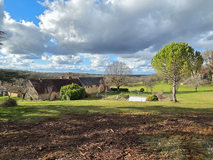 Maison à vendre - Coulaures - 7 pièces - 4 chambres