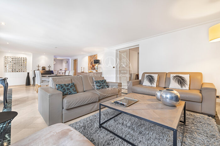Paris 8ème, Elysée, Madeleine : Appartement 4 pièces à vendre