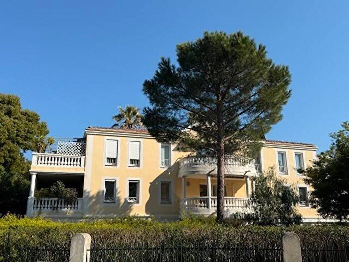 Appartement à louer - Hyères - 2 pièces - 1 chambre