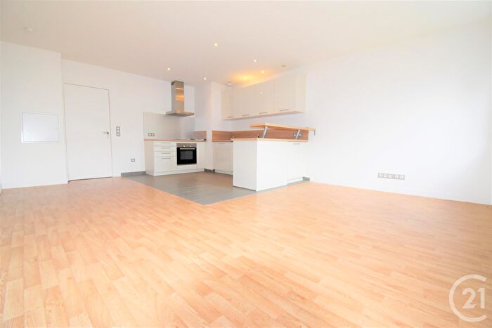 Appartement à louer - Aubervilliers, Centre-ville, Victor Hugo - 2 pièces - 1 chambre