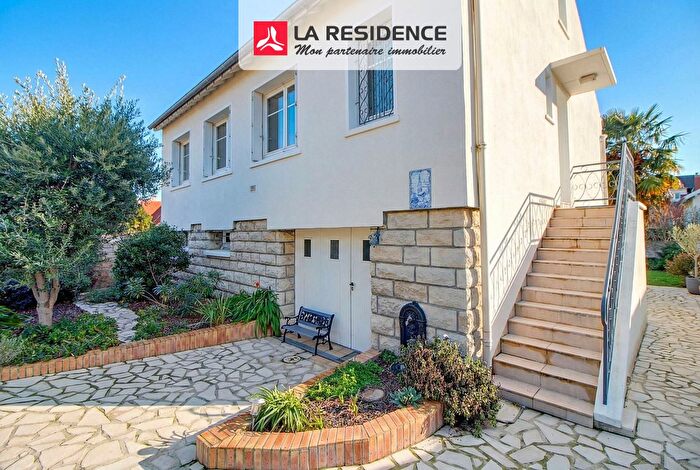 Maison à vendre - Chanteloup-les-Vignes - 6 pièces - 5 chambres