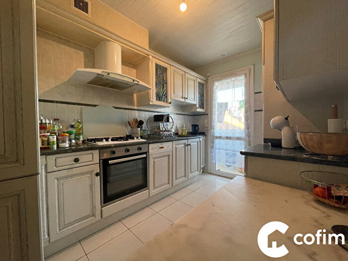 Appartement à vendre - Tarbes, Centre-ville - 4 pièces - 3 chambres