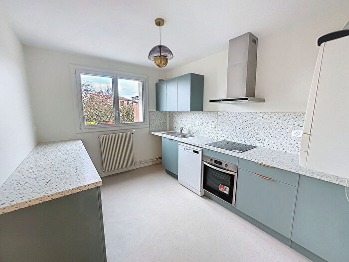 Appartement à louer - Limoges, Centre-ville, Hôtel de Ville, Emailleurs - 4 pièces - 2 chambres