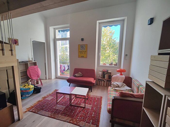 Appartement à louer - Marseille ème arrondissement - 4 pièces - 3 chambres