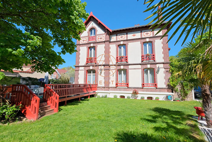 Maison 12 pièces à Joinville-le-Pont, à vendre