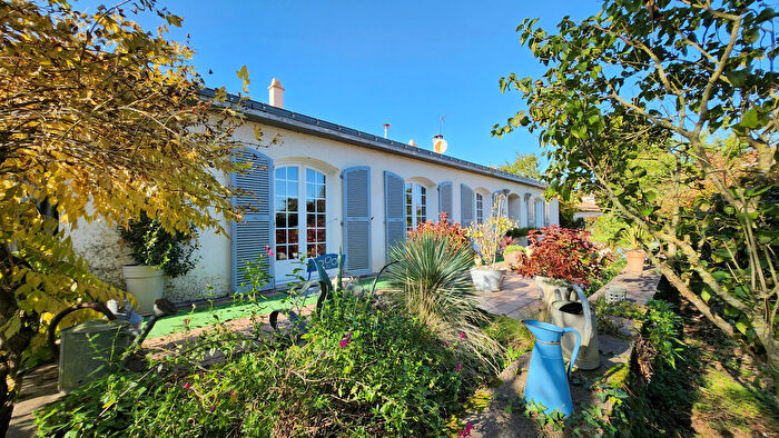 Maison à vendre - Fontaines - 8 pièces - 5 chambres