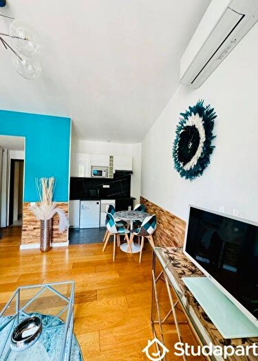 Appartement à louer - Vieille Ville, Antibes - 2 pièces