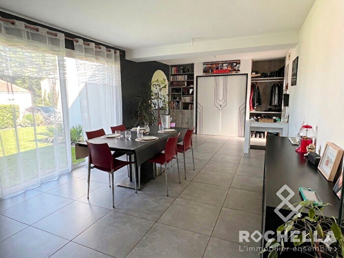 Maison 5 pièces à Sainte-Soulle, à vendre