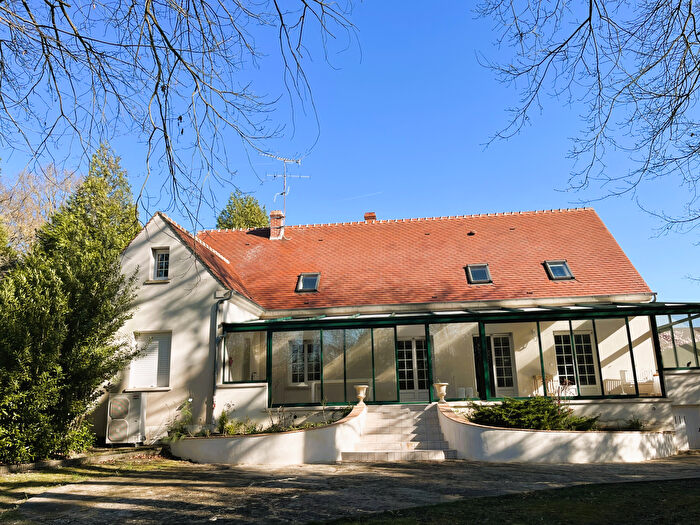 Maison à vendre - Verneuil-en-Halatte - 8 pièces - 4 chambres
