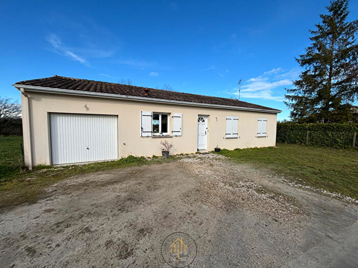 Maison à vendre - Magnac-sur-Touvre - 4 pièces - 3 chambres