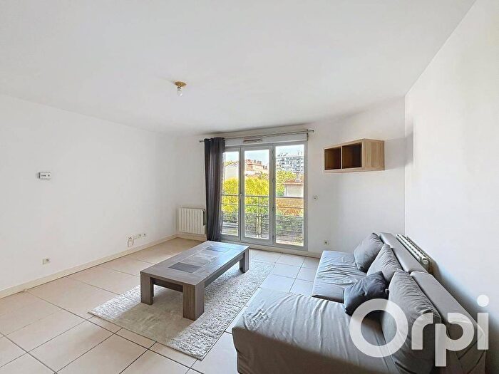 Cusset, Villeurbanne : Appartement 2 pièces à louer