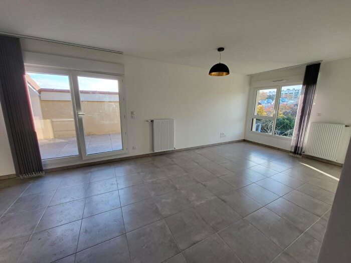 Appartement à louer - Bron, Parilly Centre-ville - 3 pièces - 2 chambres