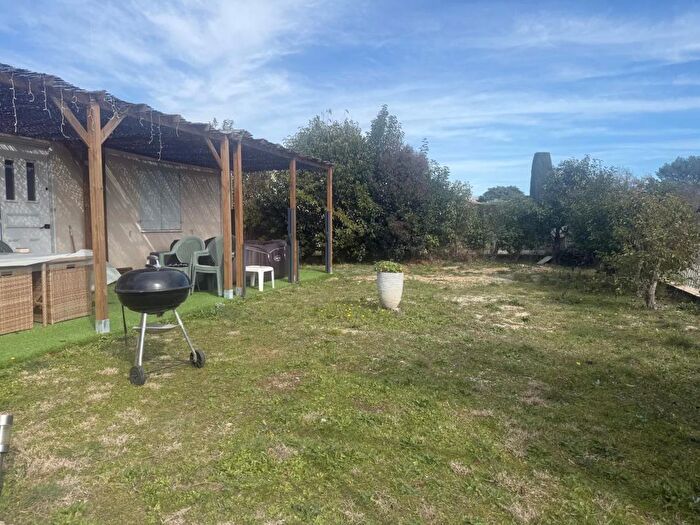 Maison à vendre - Charleval - 3 pièces - 2 chambres
