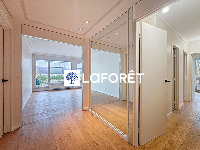 Appartement à louer - Noisy-le-Roi - 4 pièces - 2 chambres