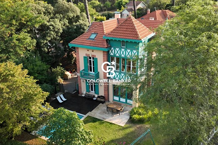 Maison à vendre - Arcachon, Ville dHiver, Parc Mauresque - 11 pièces - 8 chambres