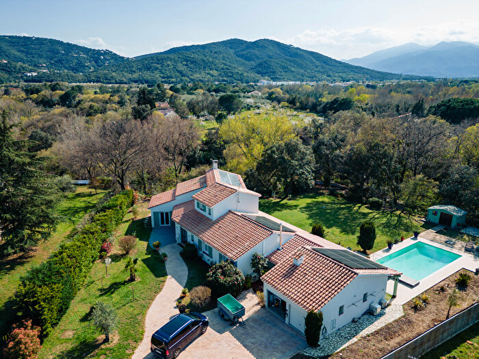 Maison à vendre - Montesquieu-des-Albères - 7 pièces - 5 chambres
