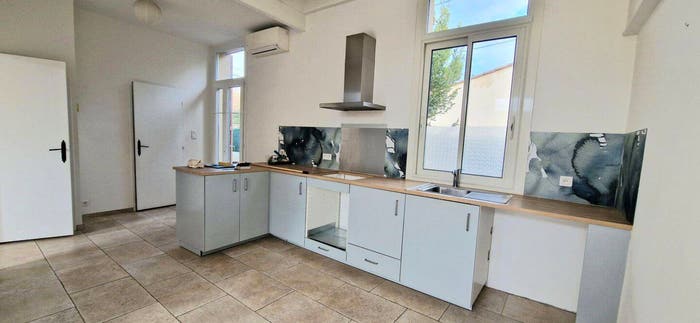 Basses Ferrailles-Jas, Cavaillon : Appartement 2 pièces à louer