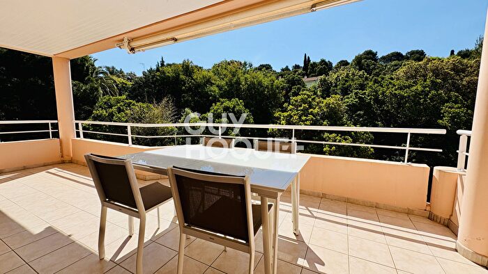 Appartement à vendre - Cavalaire-sur-Mer, Centre-ville - 3 pièces - 2 chambres