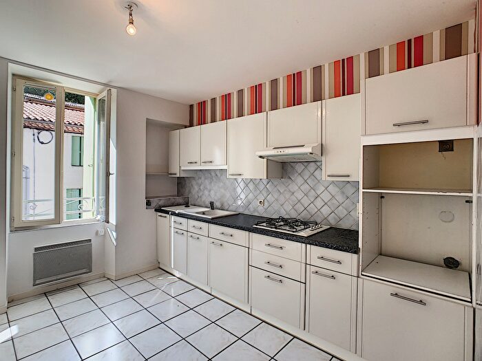 Saint-Étienne-Estréchoux : Appartement 3 pièces à louer
