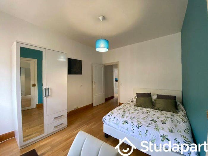 Gare Nord et Ouest, Charleville-Mézières : Appartement 4 pièces à louer