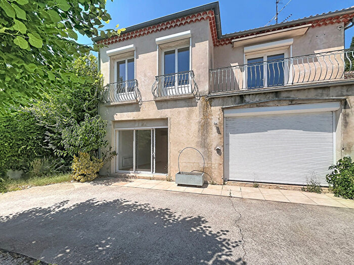Châteauneuf-du-Pape : Maison 9 pièces à vendre