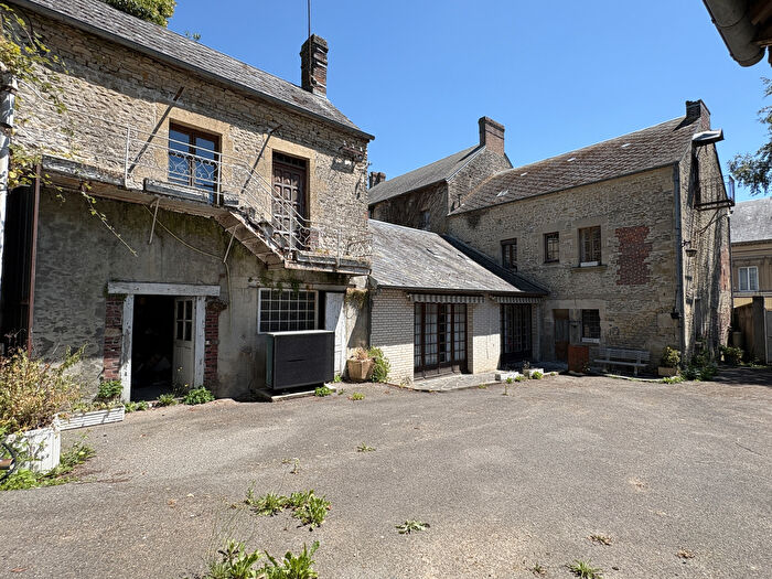 Nonant-le-Pin : Maison 8 pièces à vendre