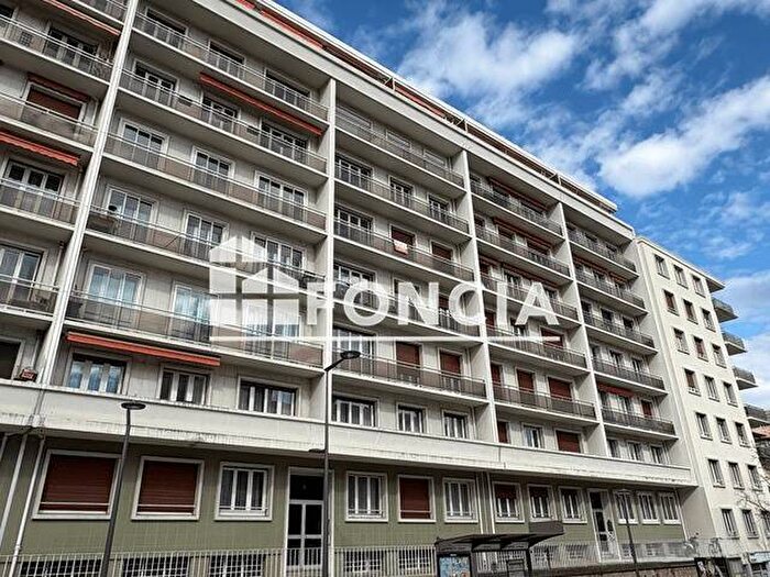 Appartement à louer - Lecoq, Clermont-Ferrand - 4 pièces - 3 chambres