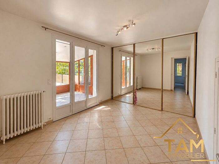 Saint-Cyr-l'École, Hôtel de ville - Appartement 3 pièces à louer