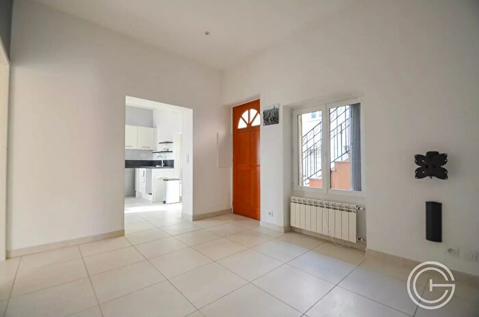 Appartement à louer - Nice, Madeleine - 2 pièces - 1 chambre