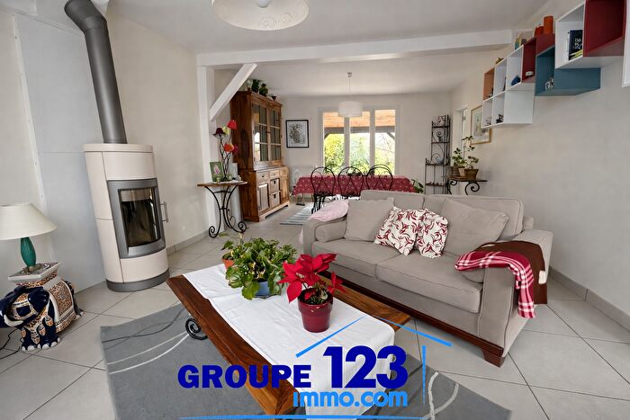 Maison à vendre - Charbuy - 8 pièces - 6 chambres