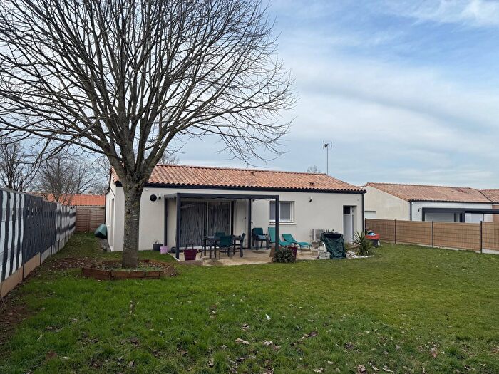 Maison à vendre - Saint-Hilaire-le-Vouhis - 4 pièces - 3 chambres