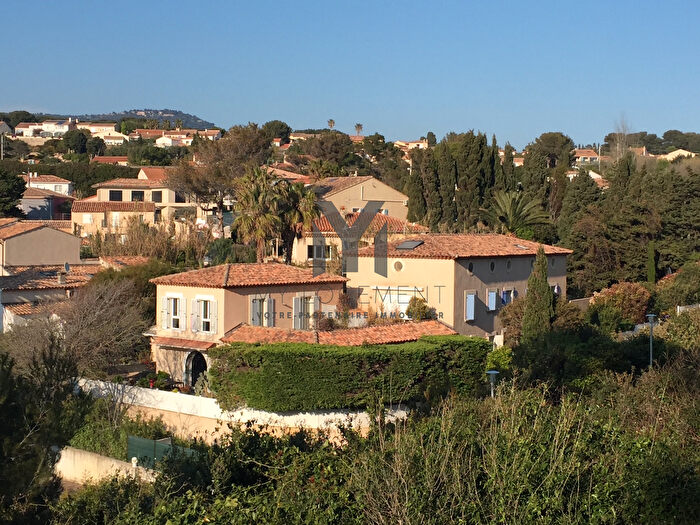 Sanary-sur-Mer, La Cride, Beau Cours : Appartement 3 pièces à vendre