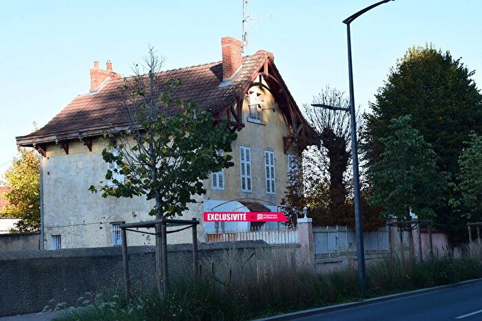 Maison à vendre - Cusset, Presles, Montbéton - 8 pièces - 6 chambres