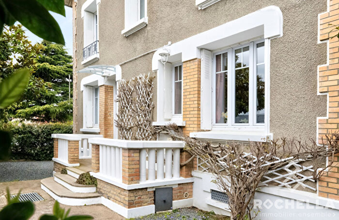 Maison à vendre - Chemillé - 9 pièces - 4 chambres