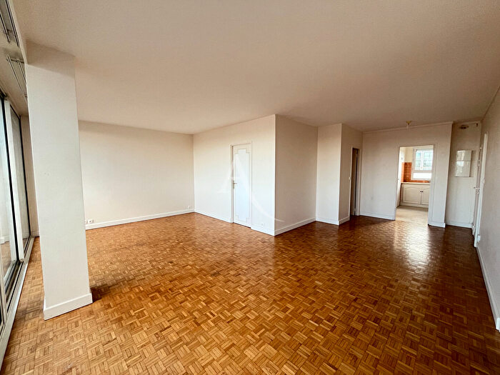 Appartement à louer - Reims, Centre-ville - 4 pièces - 2 chambres