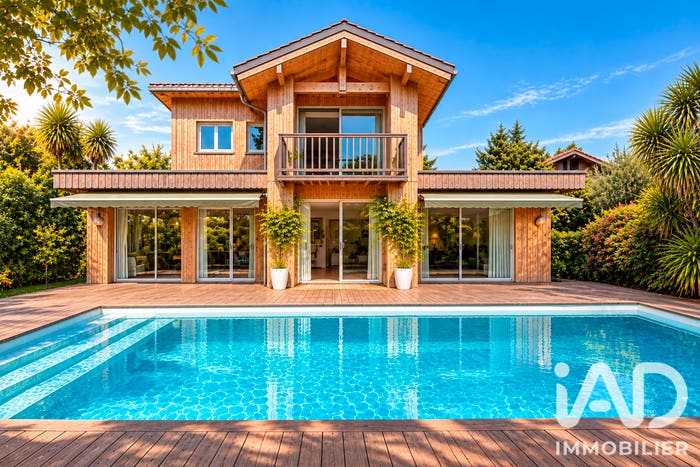Maison 8 pièces à Arès, à vendre