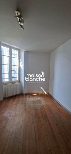 Nord, Surgères : Appartement 2 pièces à louer