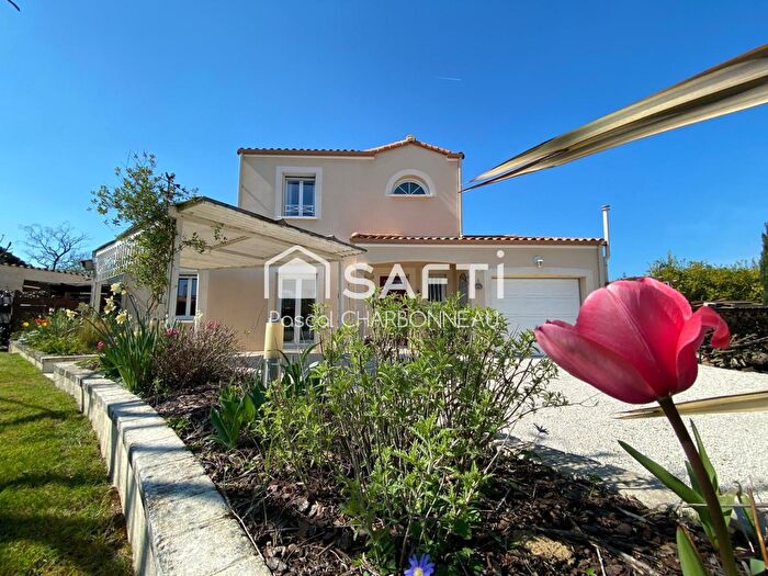 Maison à vendre - La Châtaigneraie - 6 pièces - 4 chambres