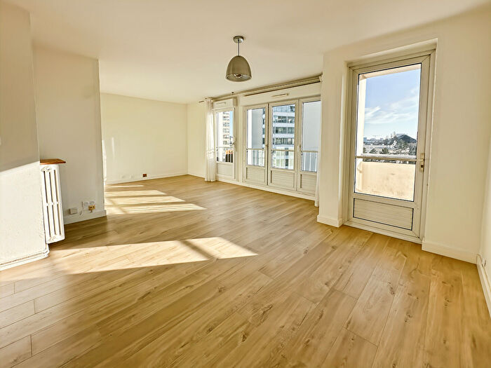 Appartement à vendre - Quartiers Ouest, Bourg lEvesque - 4 pièces - 2 chambres