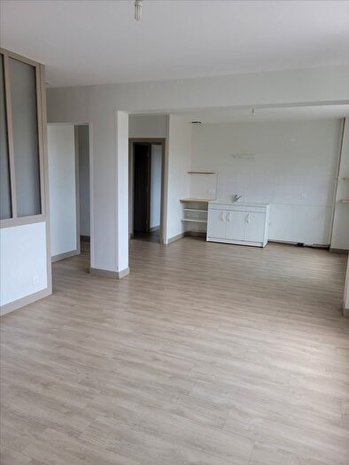 Appartement à louer - Saint-Gengoux-de-Scissé - 3 pièces - 2 chambres