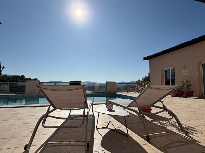 Maison à vendre - Carlencas-et-Levas - 5 pièces - 4 chambres