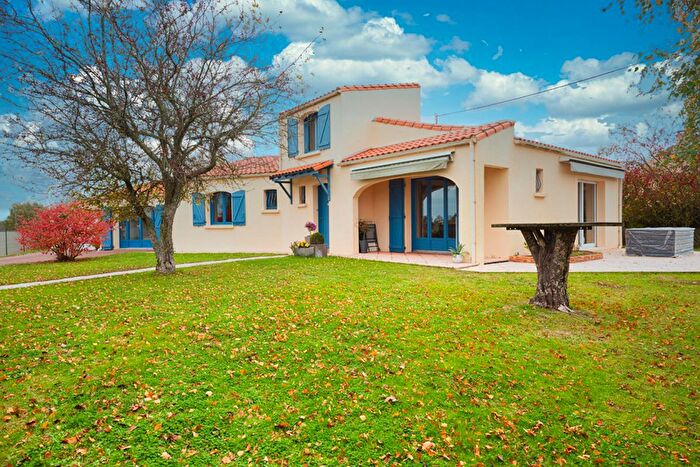 Maison à vendre - Saint-Fiacre-sur-Maine - 8 pièces - 4 chambres