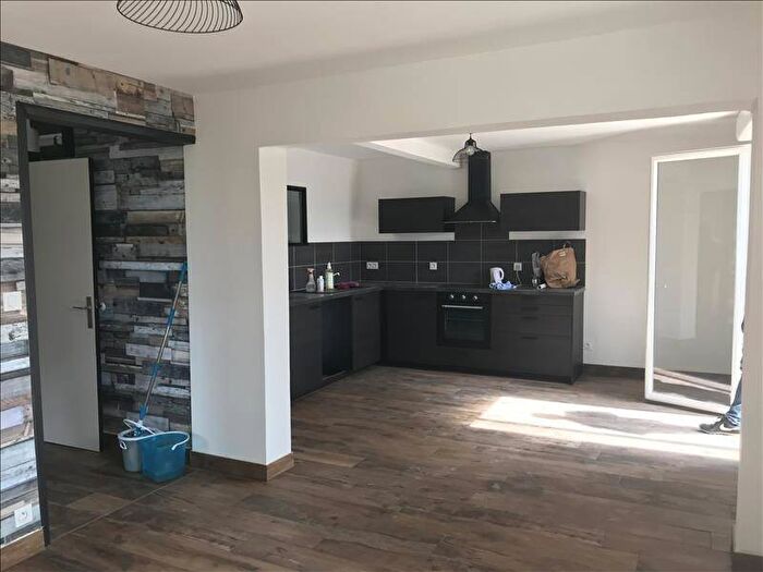 Maison à louer - Eglise-Lannouchen-Cité Marine, Landivisiau - 4 pièces - 3 chambres