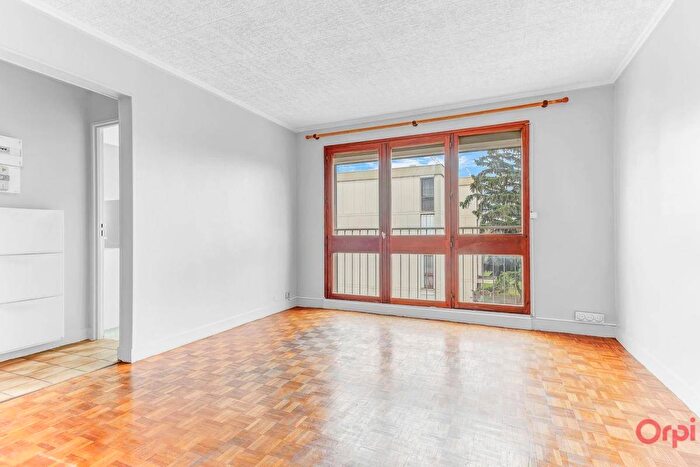 Appartement à louer - Croix-Blanche-Cardinal-Bel Abord, Chilly-Mazarin - 1 pièce