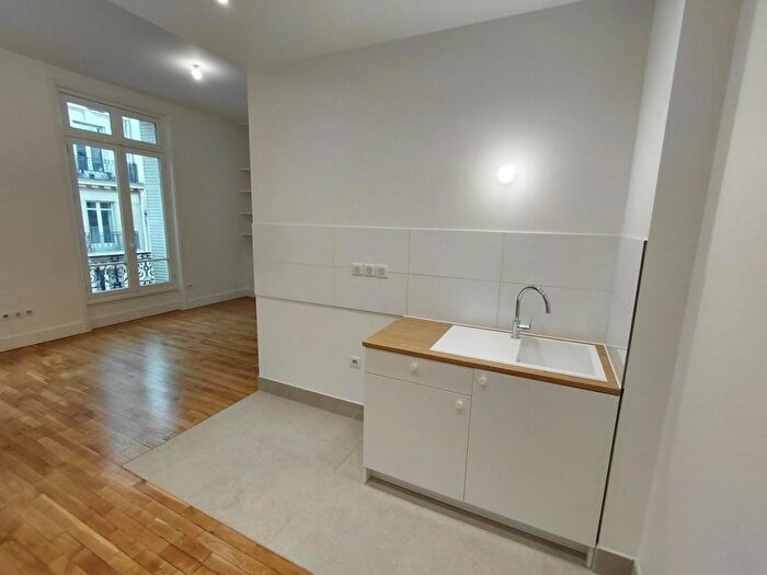 Appartement à louer - Paris e  - 1 pièce